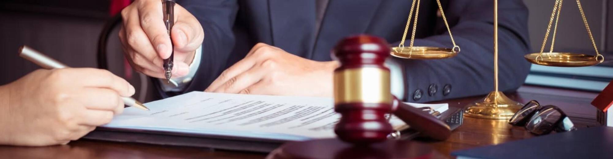 Associate Attorney Resume: Guide With Key Skills & Sample