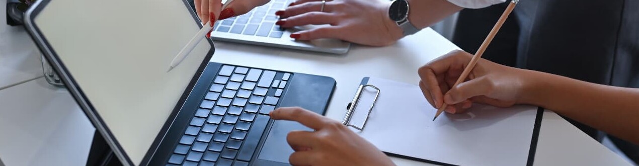 Audit Associate Resume: Sample, Guide & Key Skills