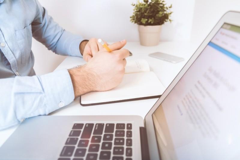 Resume Header Examples & How-to Guide