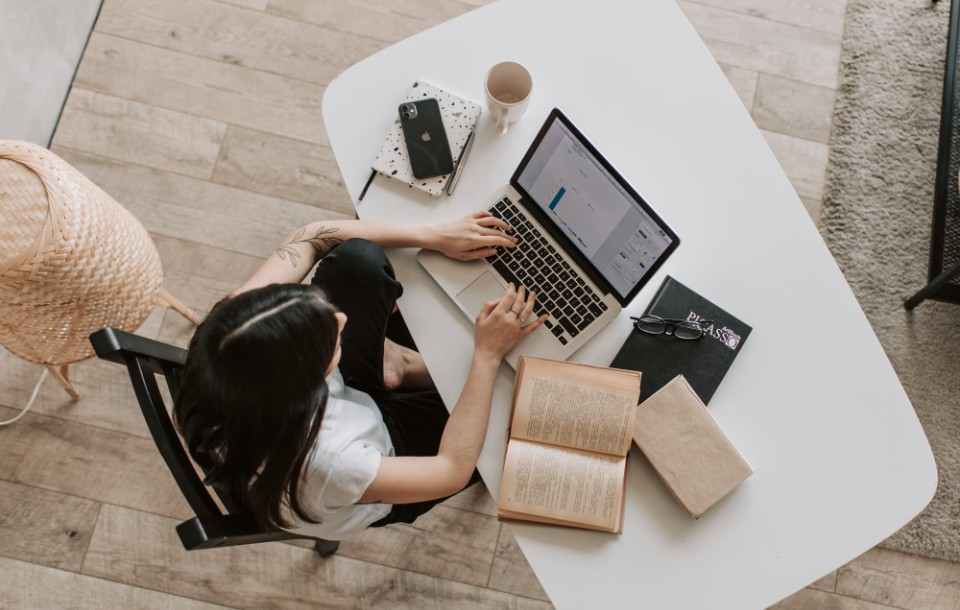 How to Start a CV: 20+ Tips to Start Your CV in Style