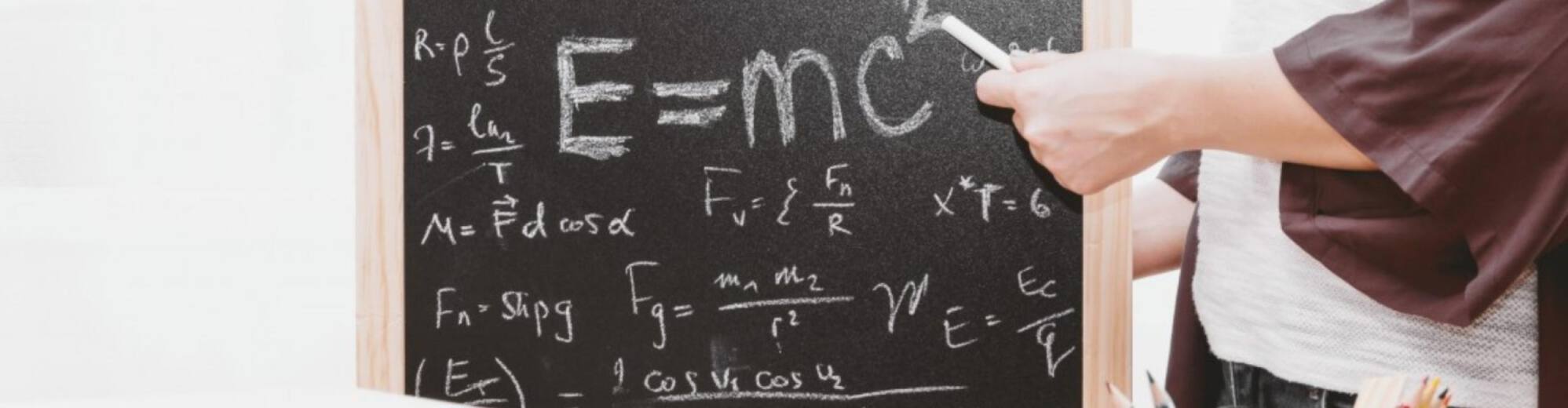 Professor Resume: Sample & Writing Guide [20+ Tips]